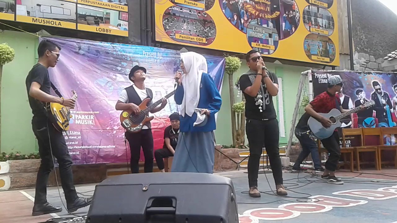 Etana band at smkn 44 jkt - YouTube