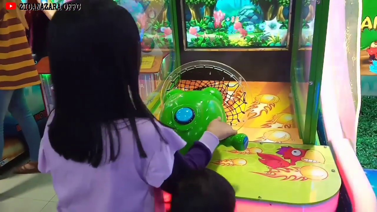 Bermain Permainan Seru Di Timezone - YouTube