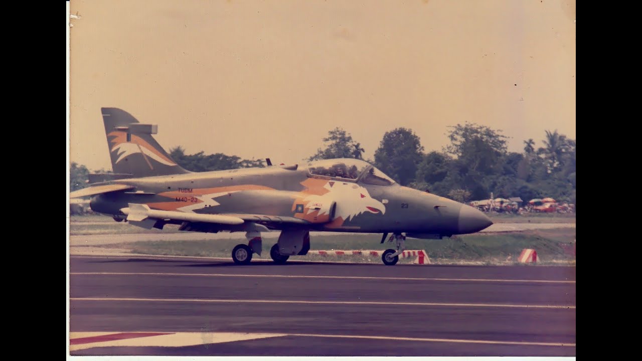 PANJI WIRA - TEAM AEROBATIK HAWK TUDM (1996) - YouTube