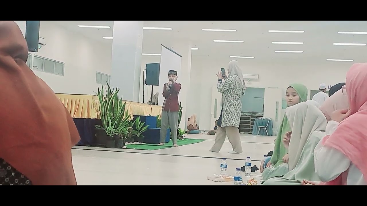 Adzan Maghrib Syahdu di SDIA 61 - YouTube