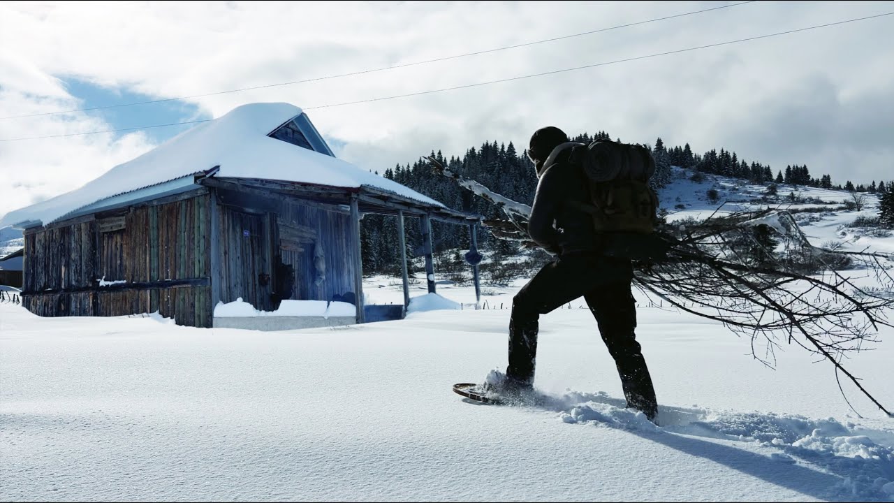 Stranded in Deep Snow ⎮ Survival in an Abandoned Cabin ⎮ Snowy Winter ...