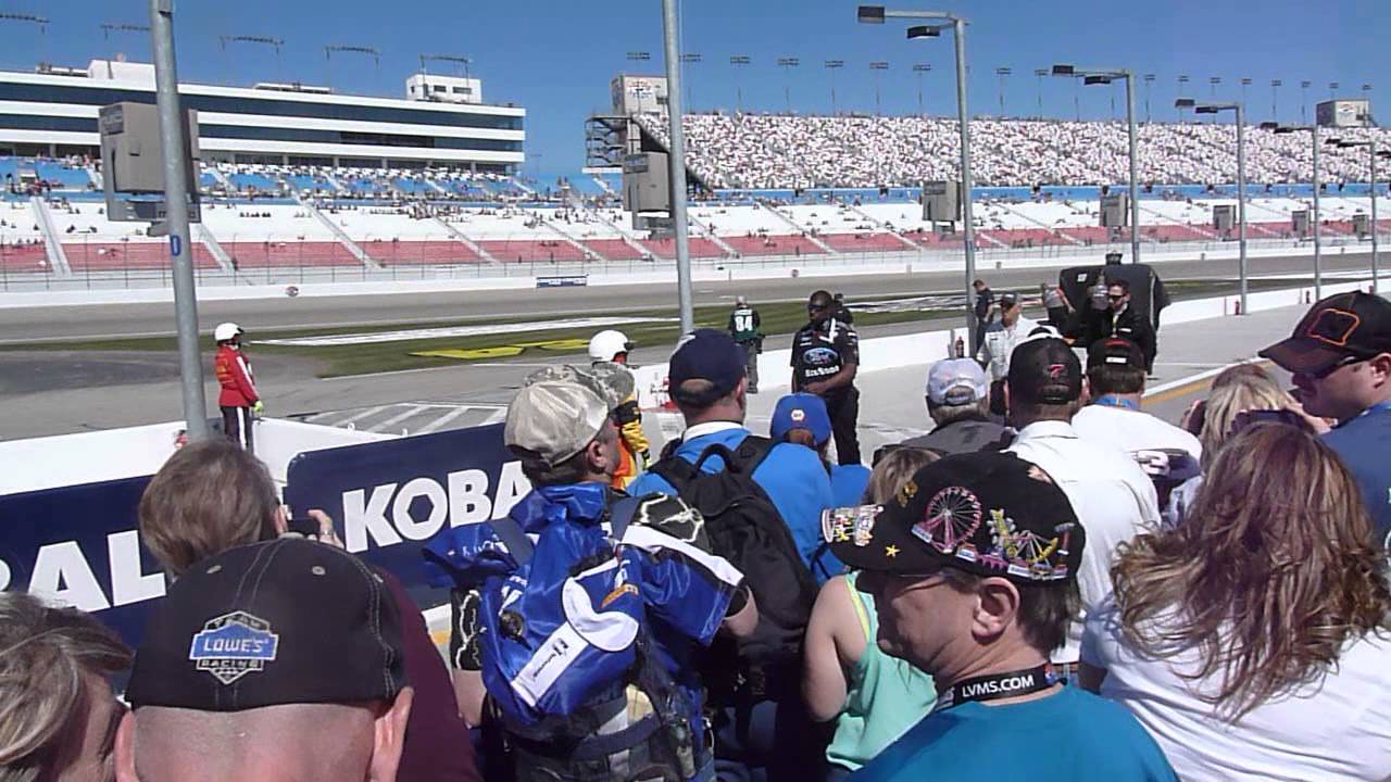 NASCAR XFinity @ LVMS 2015: Neon Garage 8 - YouTube