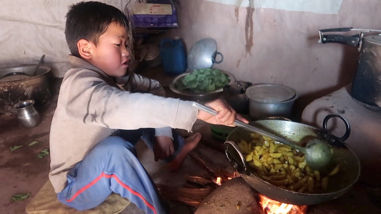 the boy cooking the delicious food || village food hub || - YouTube