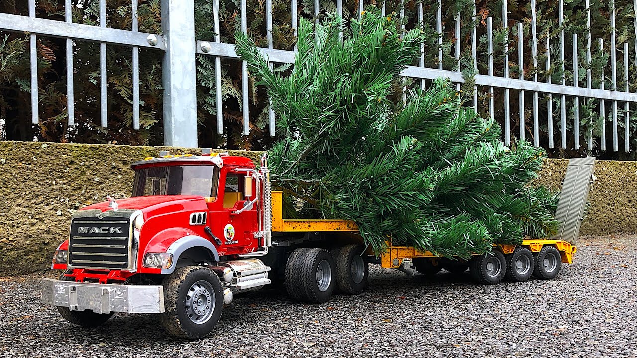 RC TRUCK MACK Transport of the Christmas tree!! - YouTube
