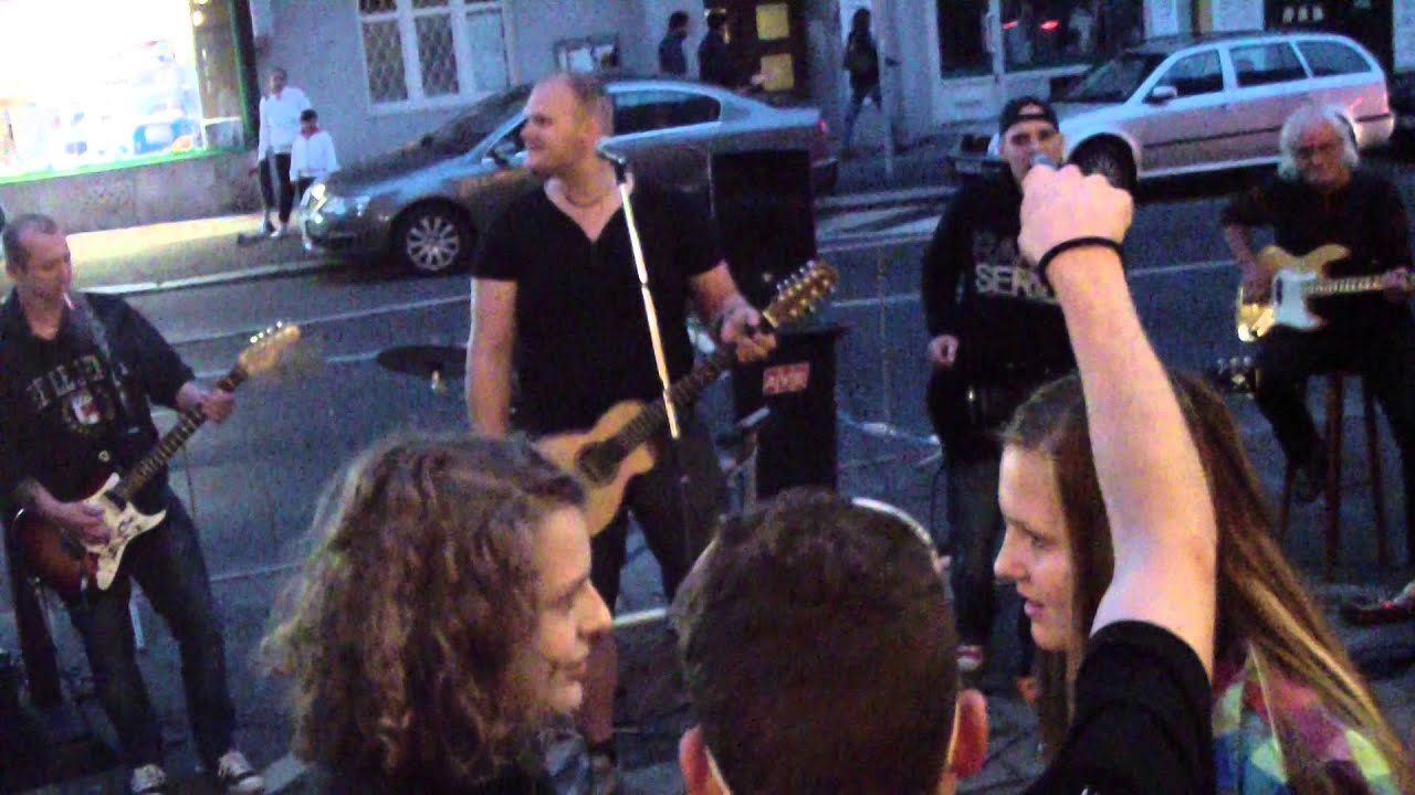 HwP & Dr. Buben - Svařák ( na ulici ) - YouTube