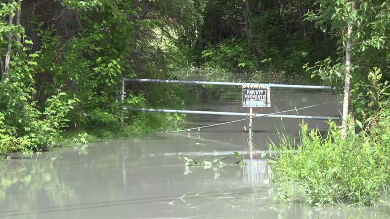 Matanuska River flooding leaves river running through properties - YouTube