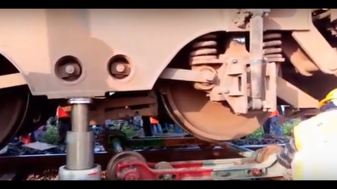 Locomotive Axle Locked...How to clear the line - YouTube