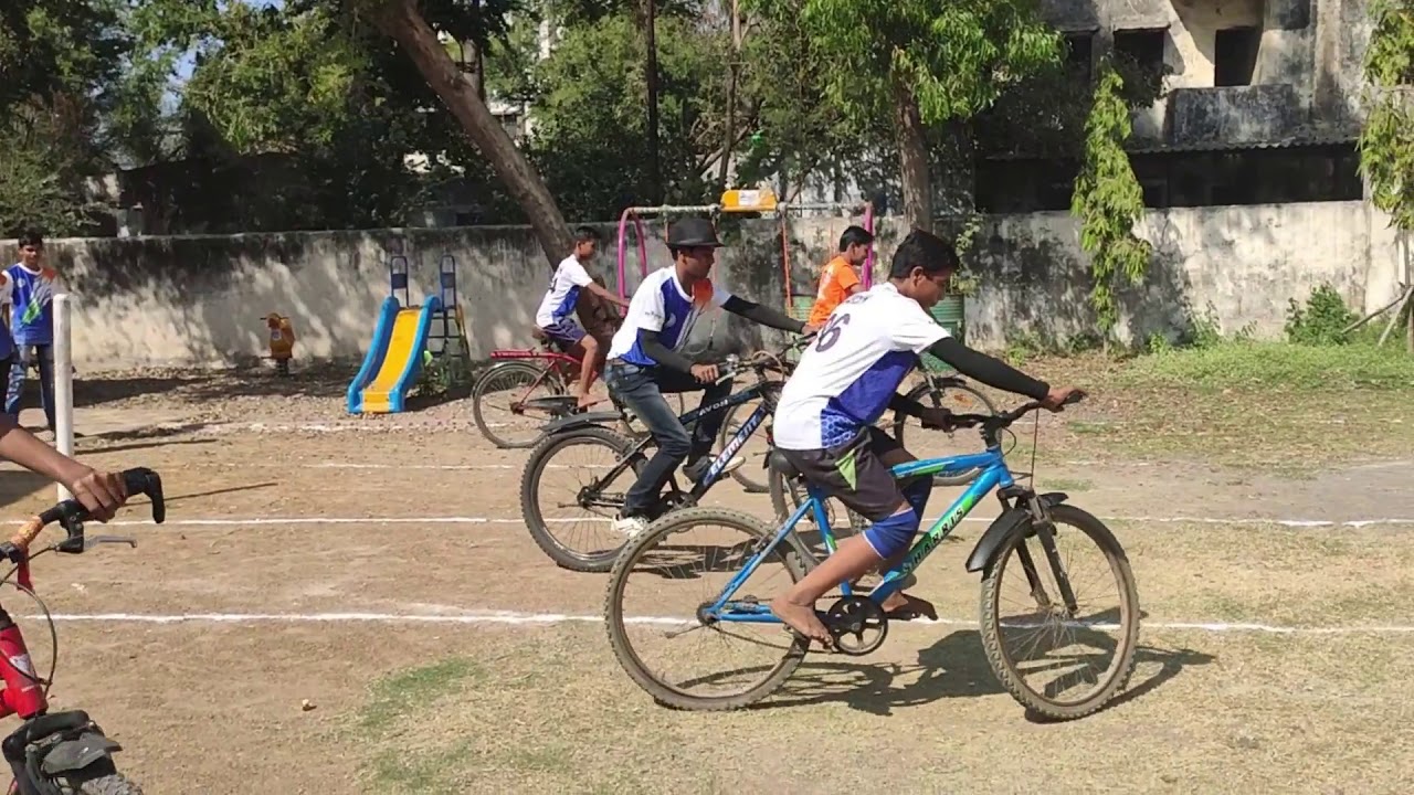 Slow cycle race - YouTube