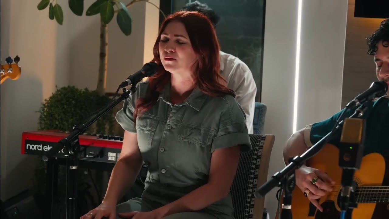 Kim Walker Smith - Holy Spirit | Home Of Worship | Live Video - YouTube