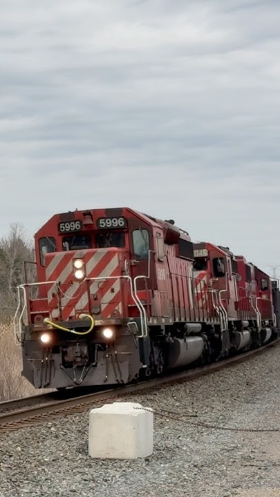 CWR TRAIN! CP 5996 leads CWR-20 - YouTube