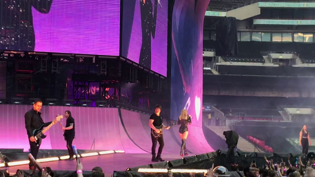 Love story, Taylor Swift - Reputation Stadium Tour Wembley - YouTube