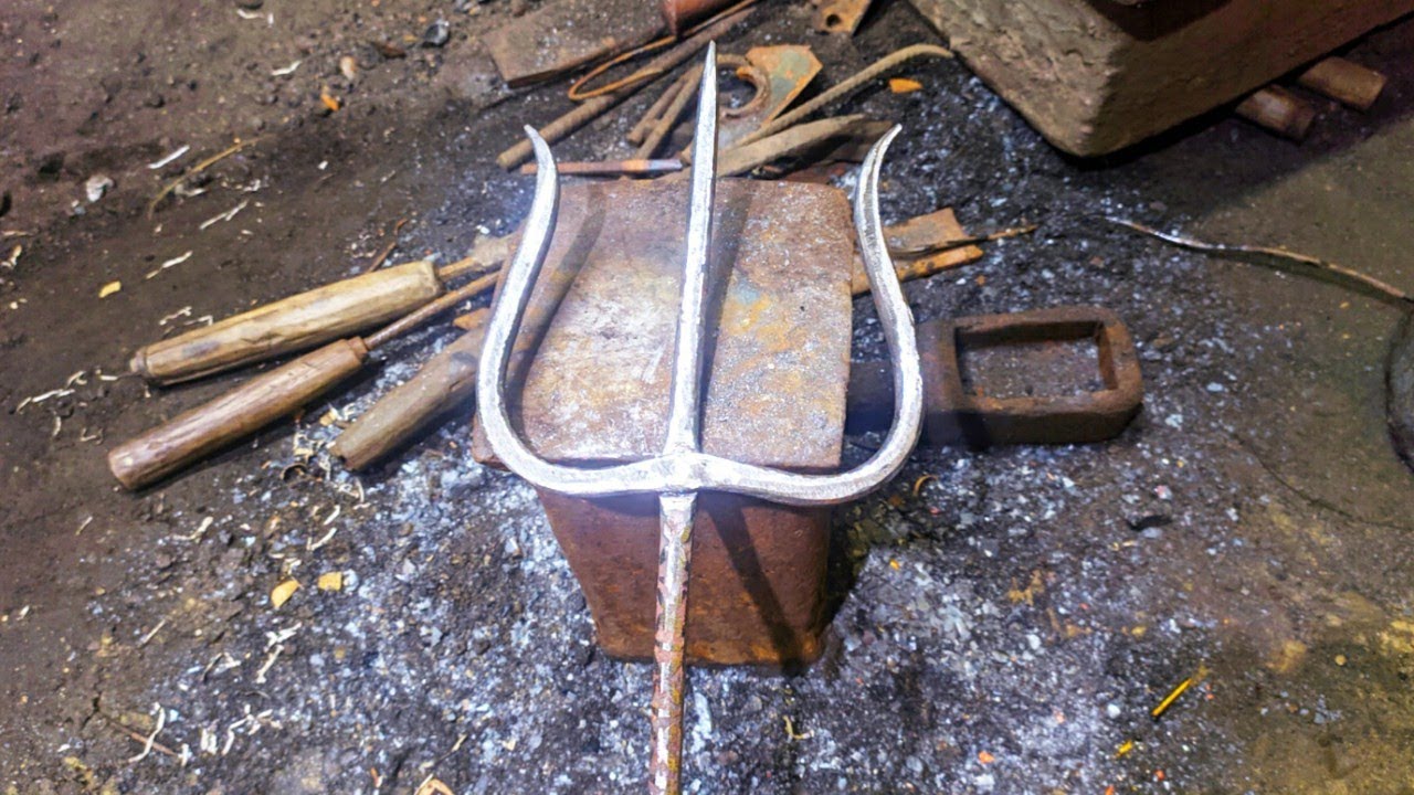HOW TO MAKE LORD SHIVA TRISHUL / BLACKSMITH MAKING A TRIDENT - YouTube