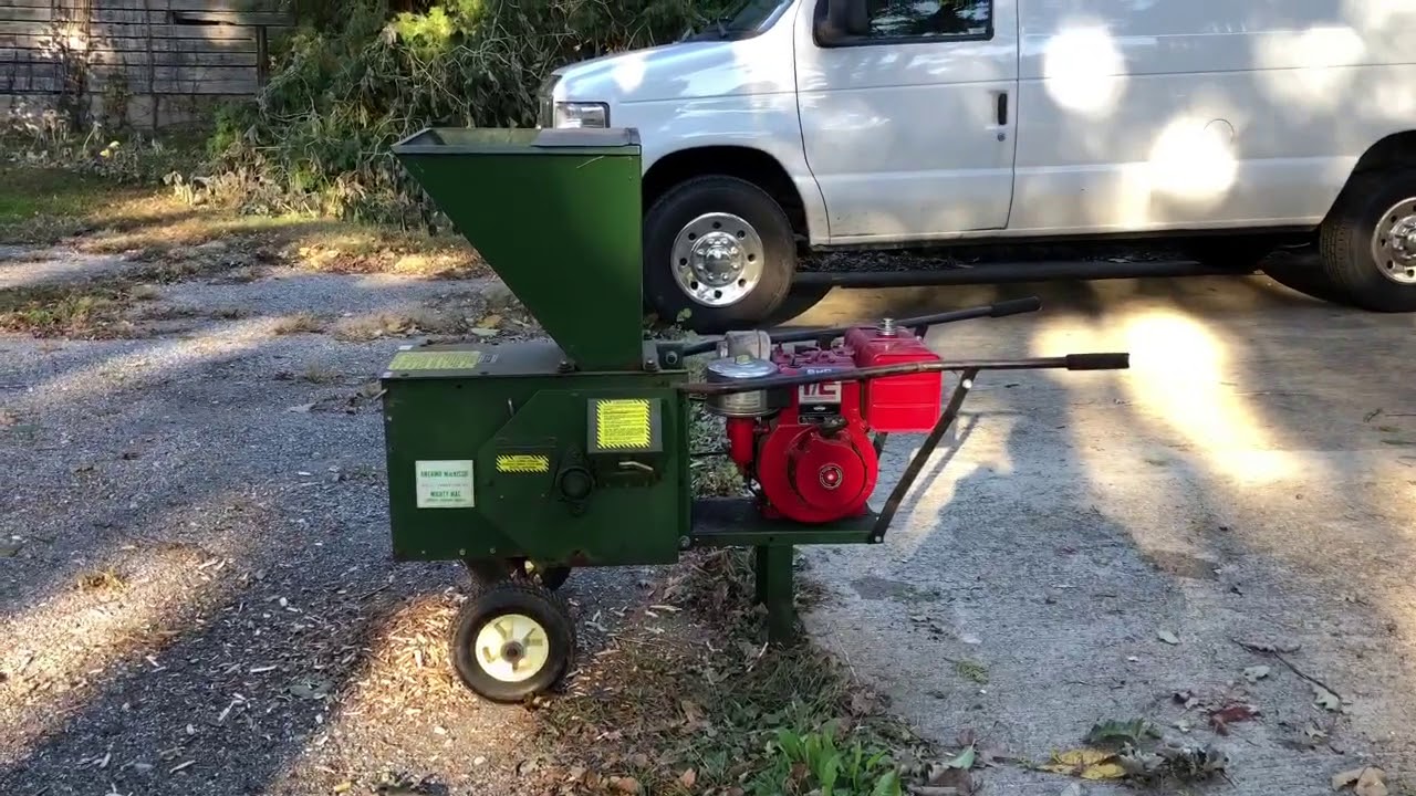 MacKissic Mighty Mac chipper model 12P - YouTube