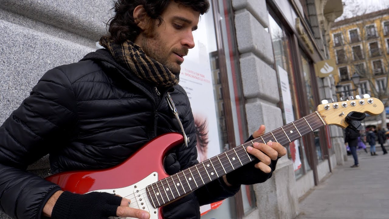 Manu Cano: "Samba de Verão" - Busking in Madrid - YouTube