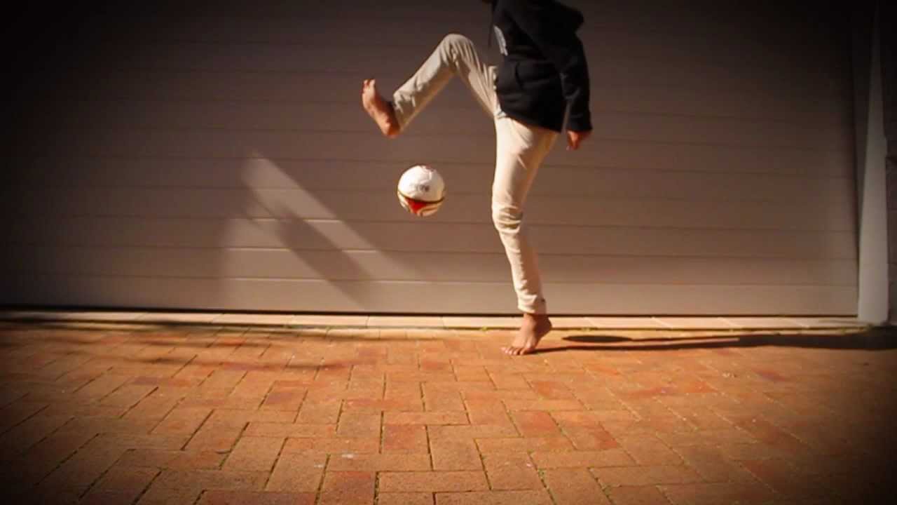 Slow Motion Football Twixtor (2000FPS) - YouTube