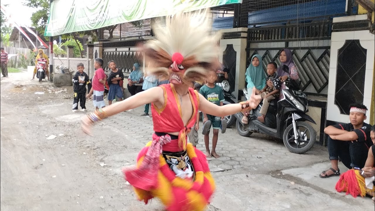 TARI PUJANG GANONG SUKMO ANOM WIJOYO Live CURAHREJO - YouTube