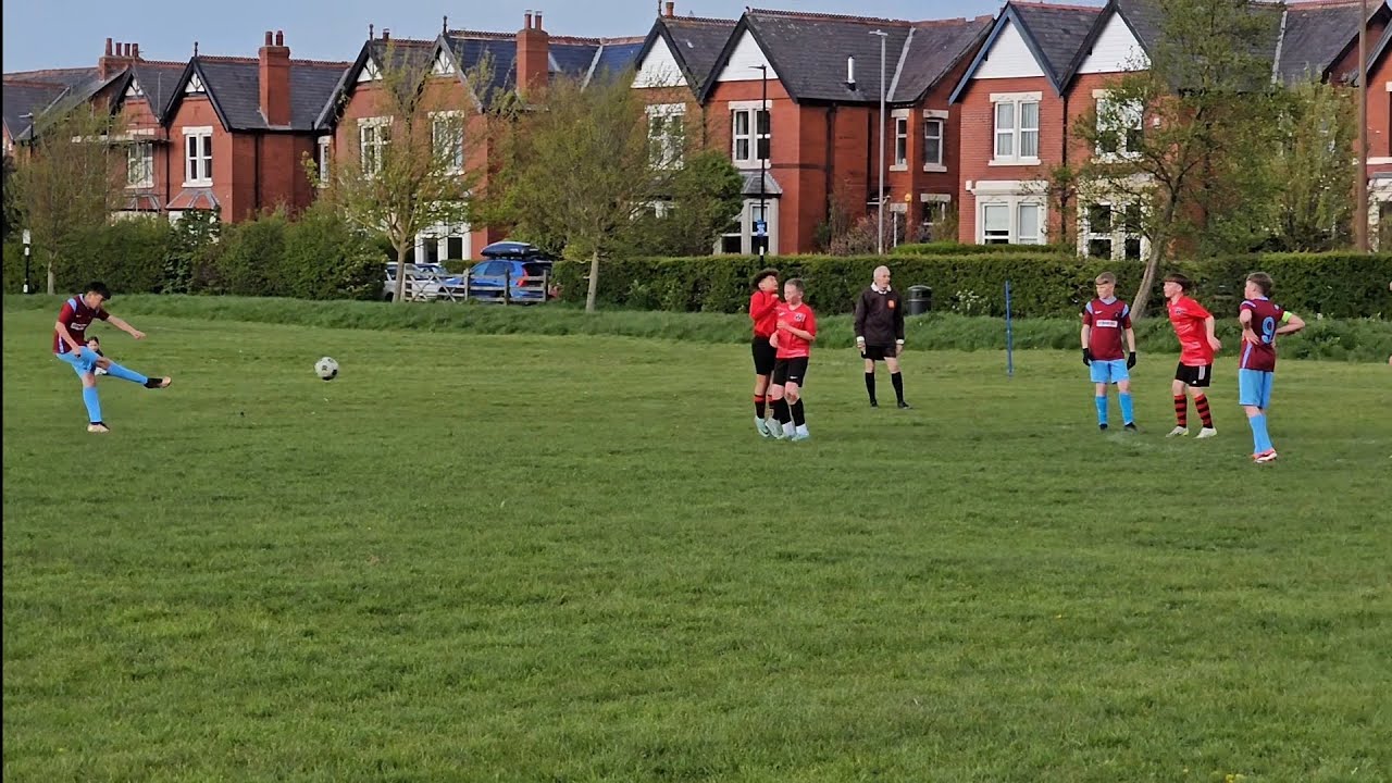 What a knuckleball screamer from Fred!😁👏🏻⚽💥 ️ Another two goals for the ...