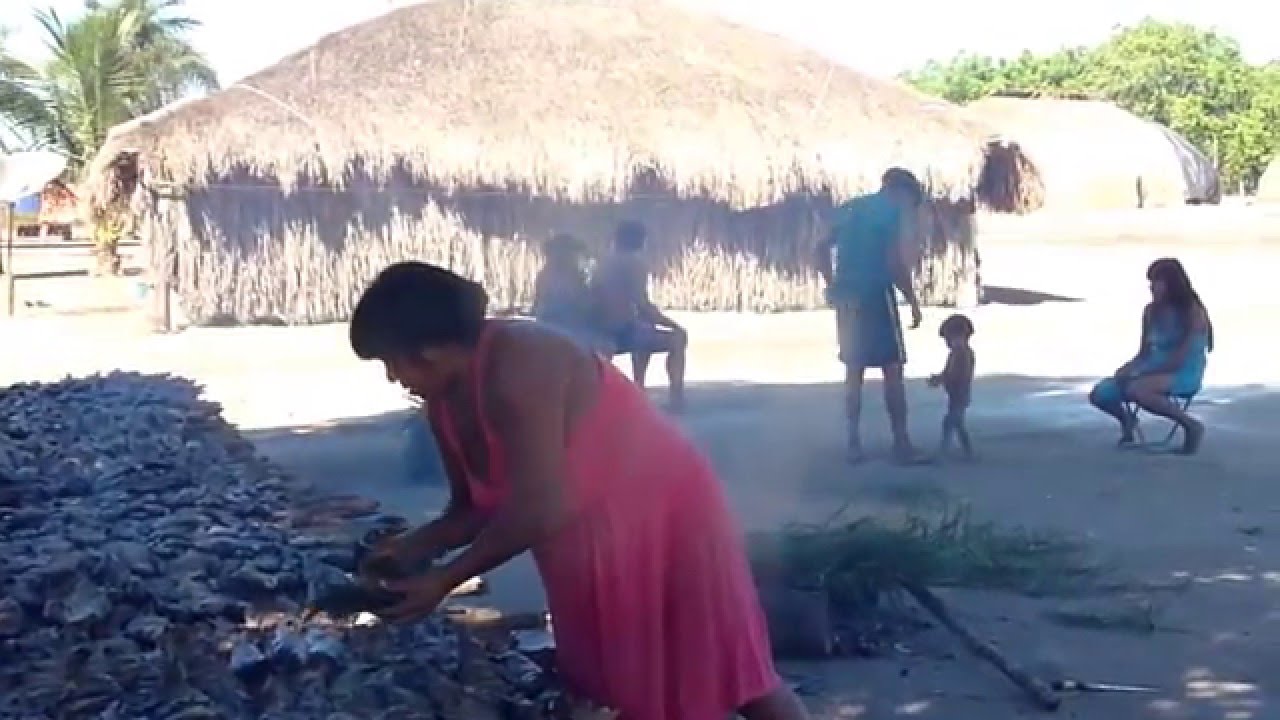 Brazil...Xingu ..village Indians. Kamayura...plenty of fishes.... - YouTube