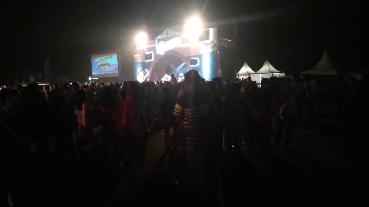 Konser di pancur batu - YouTube