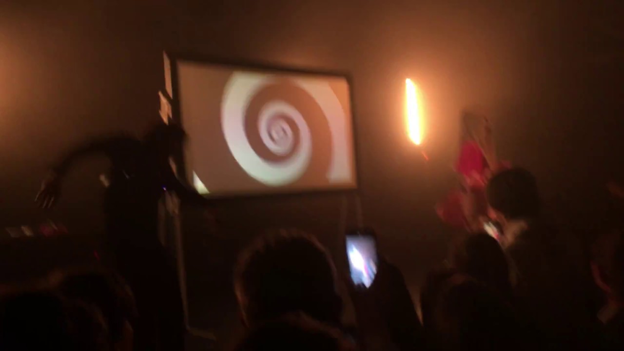 POPPY - TIME IS UP (LIVE VERSION) - YouTube