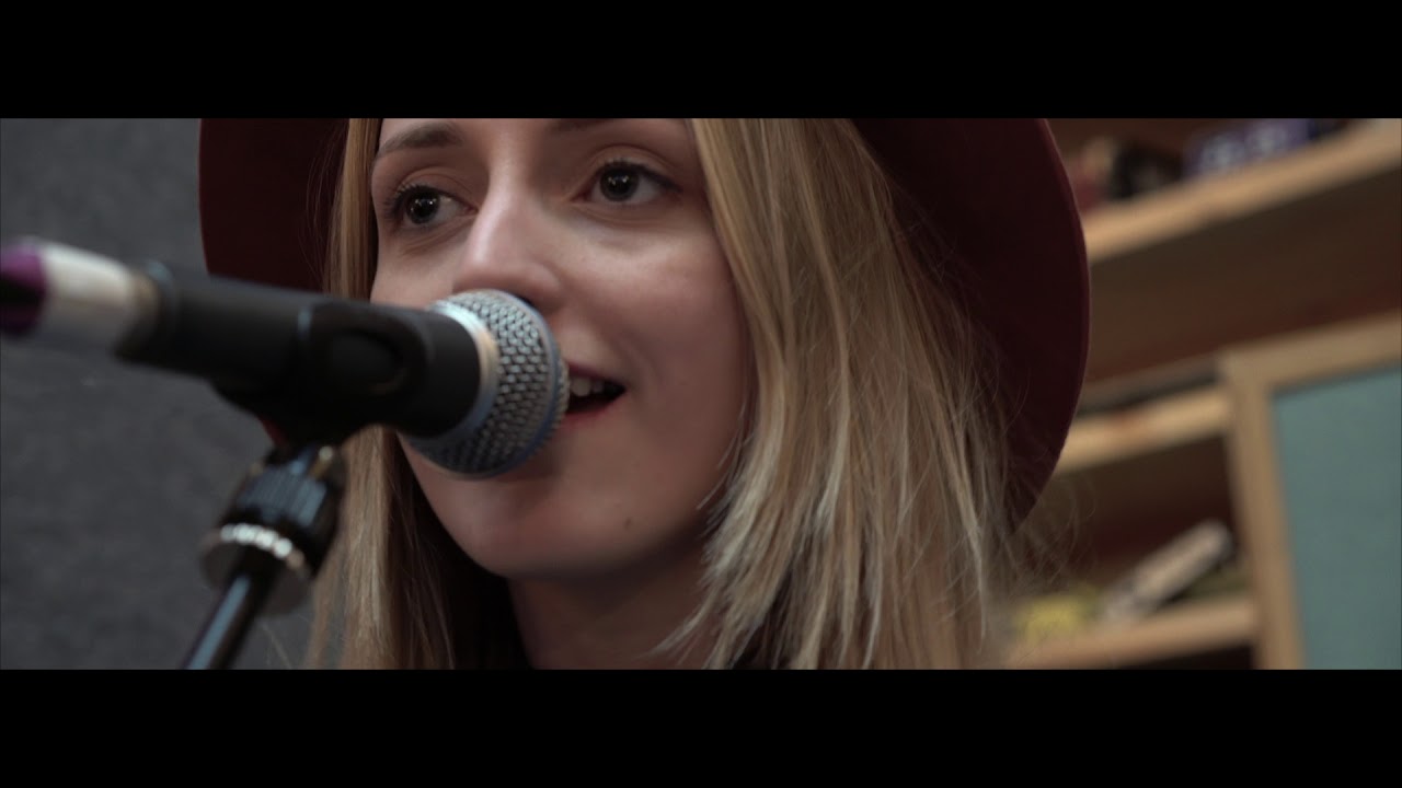 Cíara Rafferty | Rosaline | Live at The Pool Studios London - YouTube