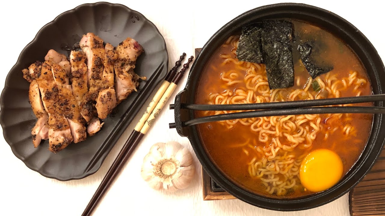 How to make Korean Ramyeon (라면 ) aka Ramen With Pan Fried Chicken ...