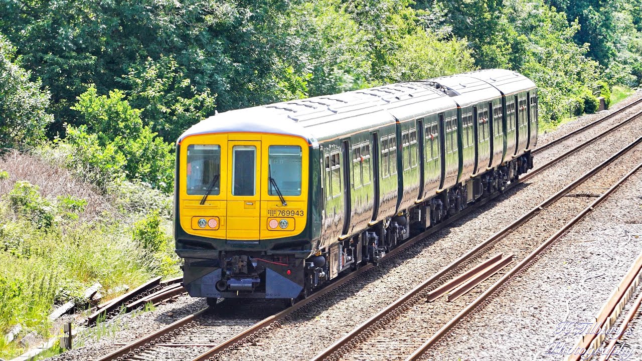 Class 769: 769943 Passes Through Wokingham On A Test Run - YouTube