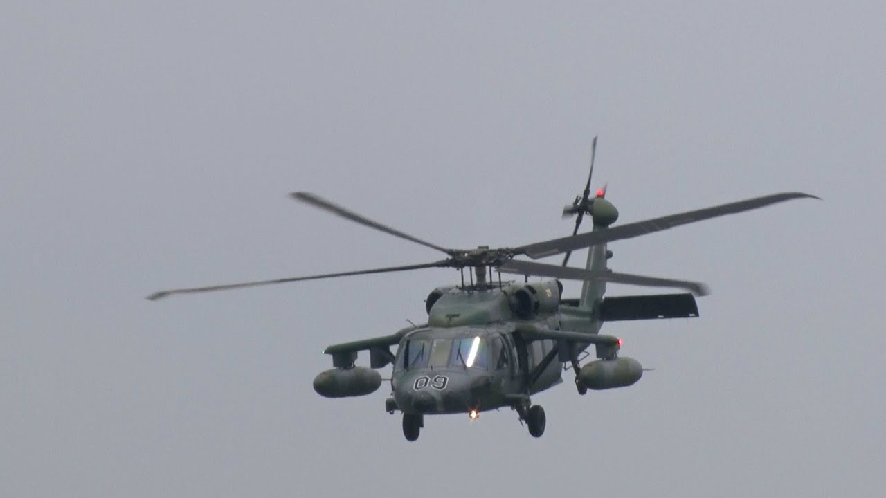 Aksi Helikopter Black Hawk Brunei Darussalam Unjuk kemampuan di Ajang ...