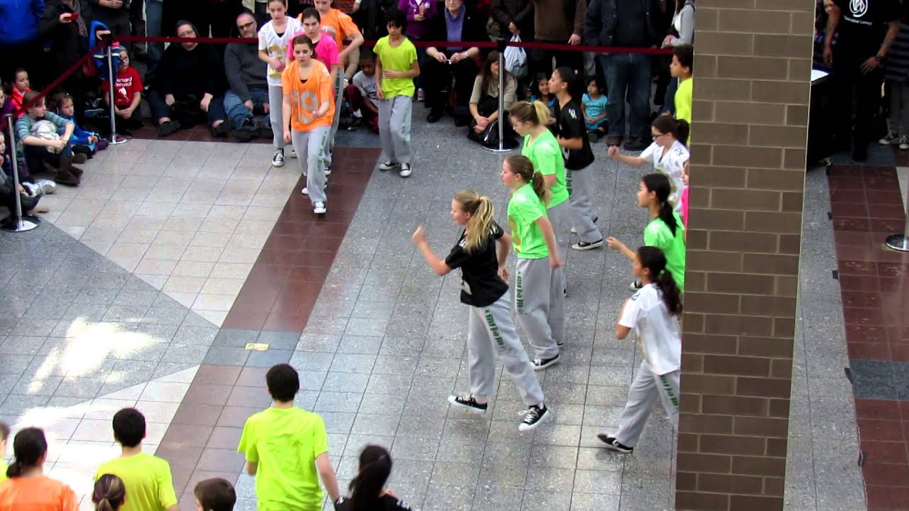 Sophie's UBD Dance Co Performance at Lincolnwood Mall - YouTube