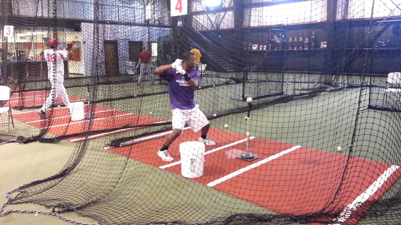 Hitting at the Marucci Elite facility - YouTube