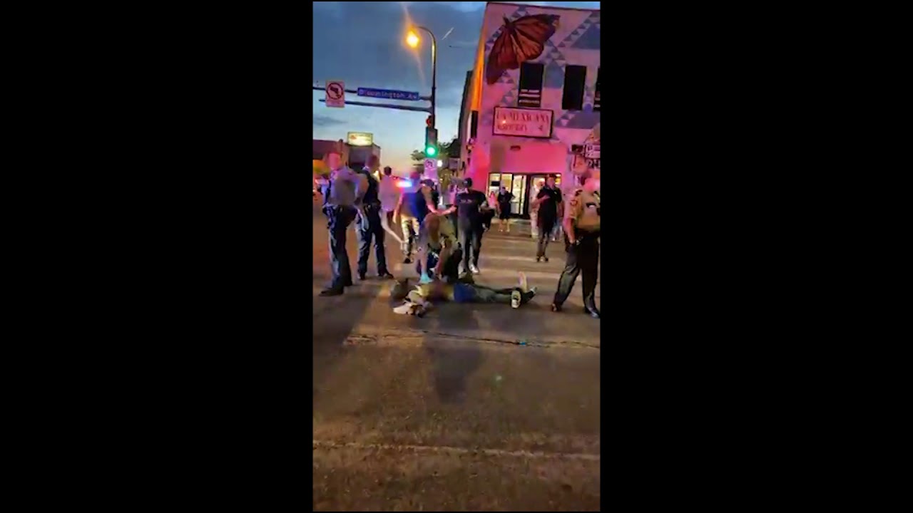 Looter sh@t outside of Pawn Shop at Minneapolis Protests for # ...