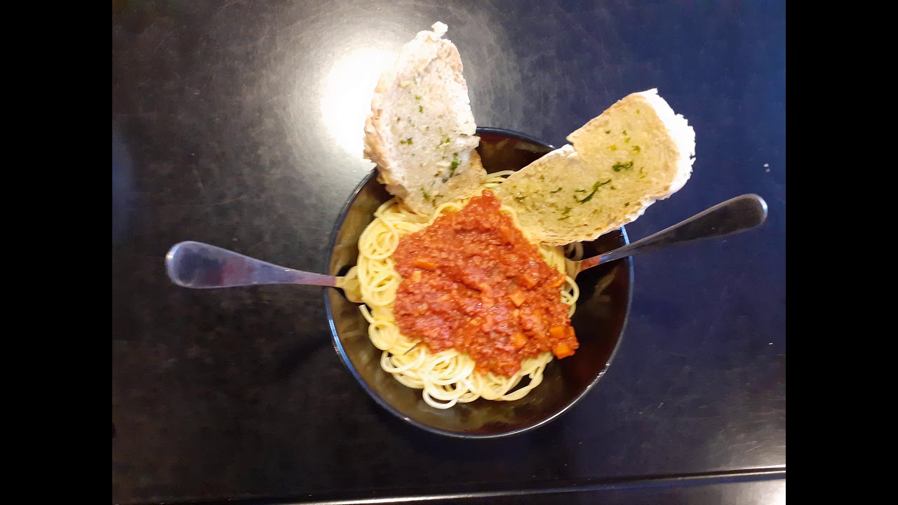 Spaghetti and Garlic Bread (Combo) - YouTube