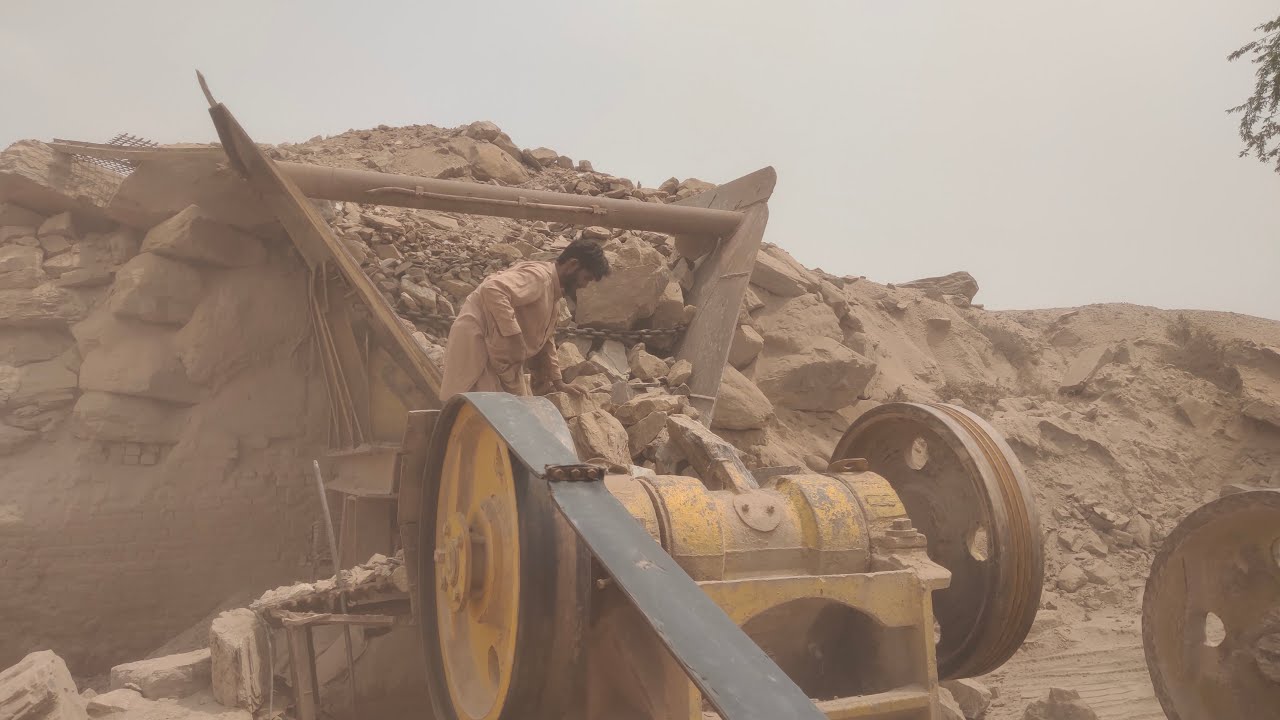 Super giant Rock crushing Method|How to crush giant stones at huge ...