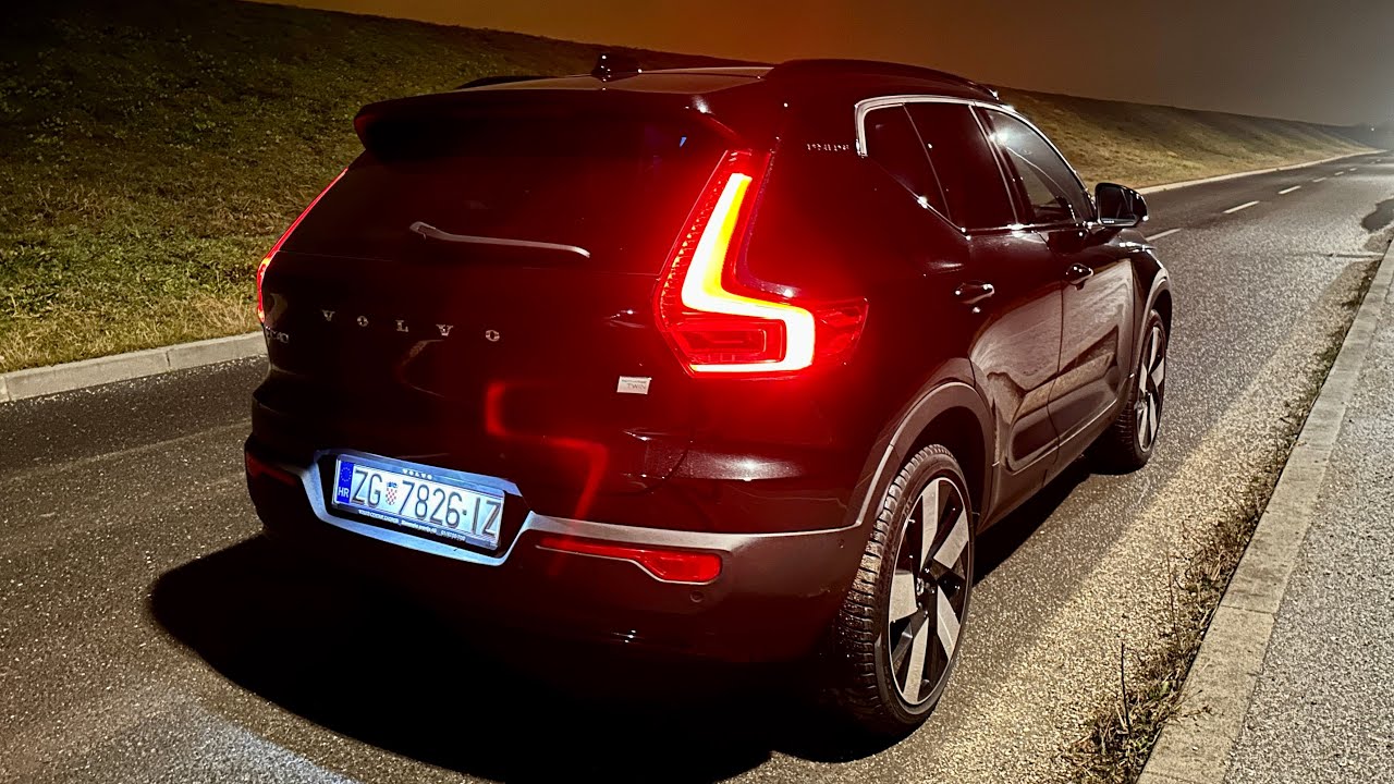 New VOLVO XC40 2023 (Facelift) at NIGHT - cool LED lights & AMBIENT ...