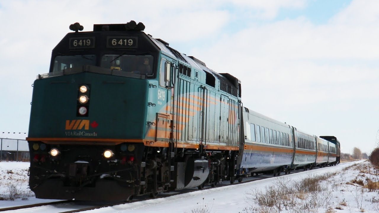 EMGERGENCY HORN ACTION!!! VIA Rail at it's best! - YouTube