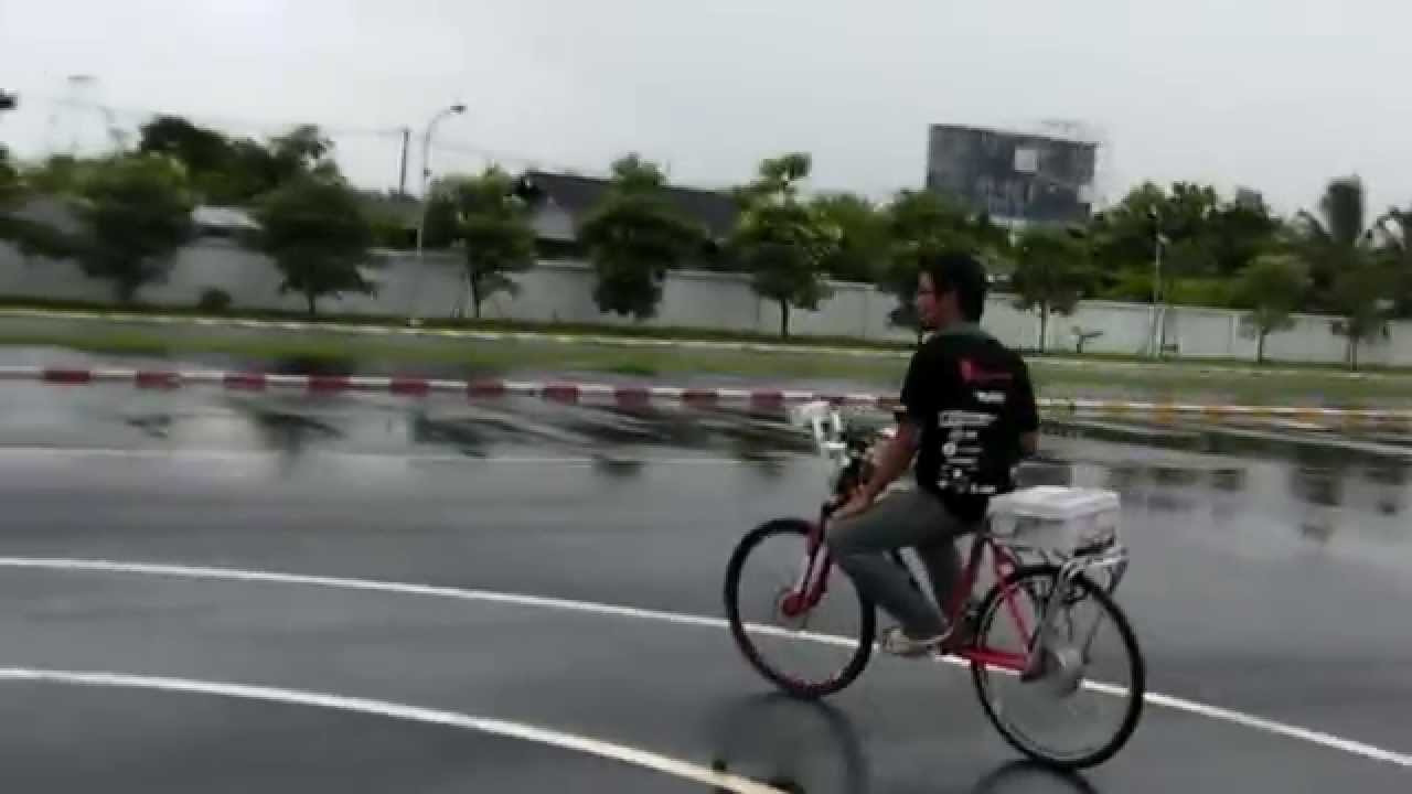 Autonomous bicycle robot - YouTube