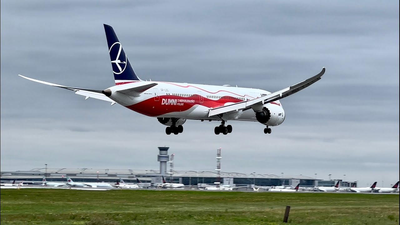 Celebrate Polish Independence Livery LOT Boeing 787-9 Dreamliner - YouTube