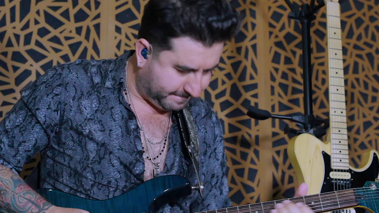 Nuestra guitarra Pacífica, se luce con Jean Paul, un increíble artista ...