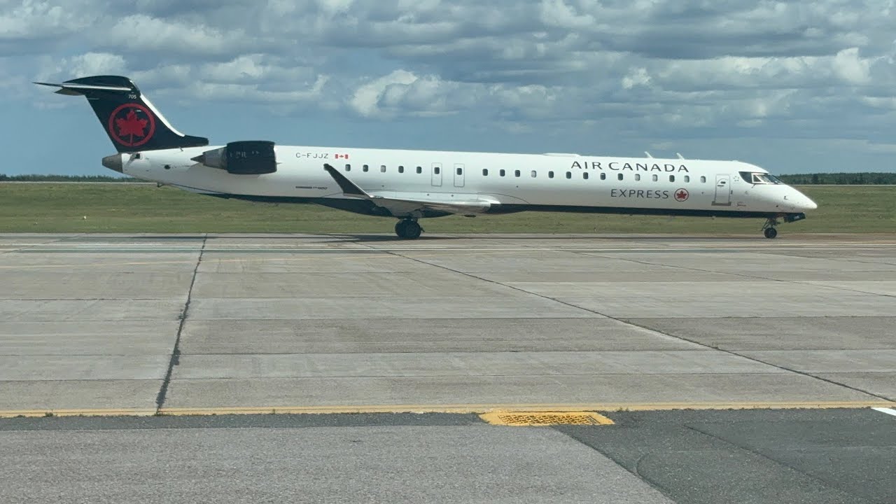 Jazz Aviation (Air Canada Express) Mitsubishi CRJ-900 Landing and ...