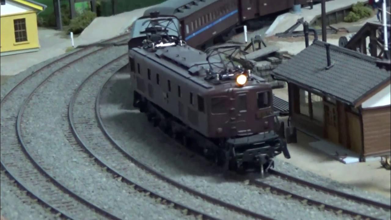 EF10 24の引く中央線風客車列車 - YouTube