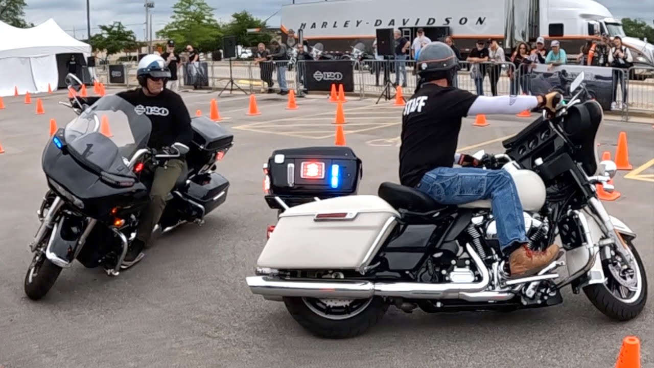 AWESOME Police Skills Demonstration on Harley-Davidsons - YouTube