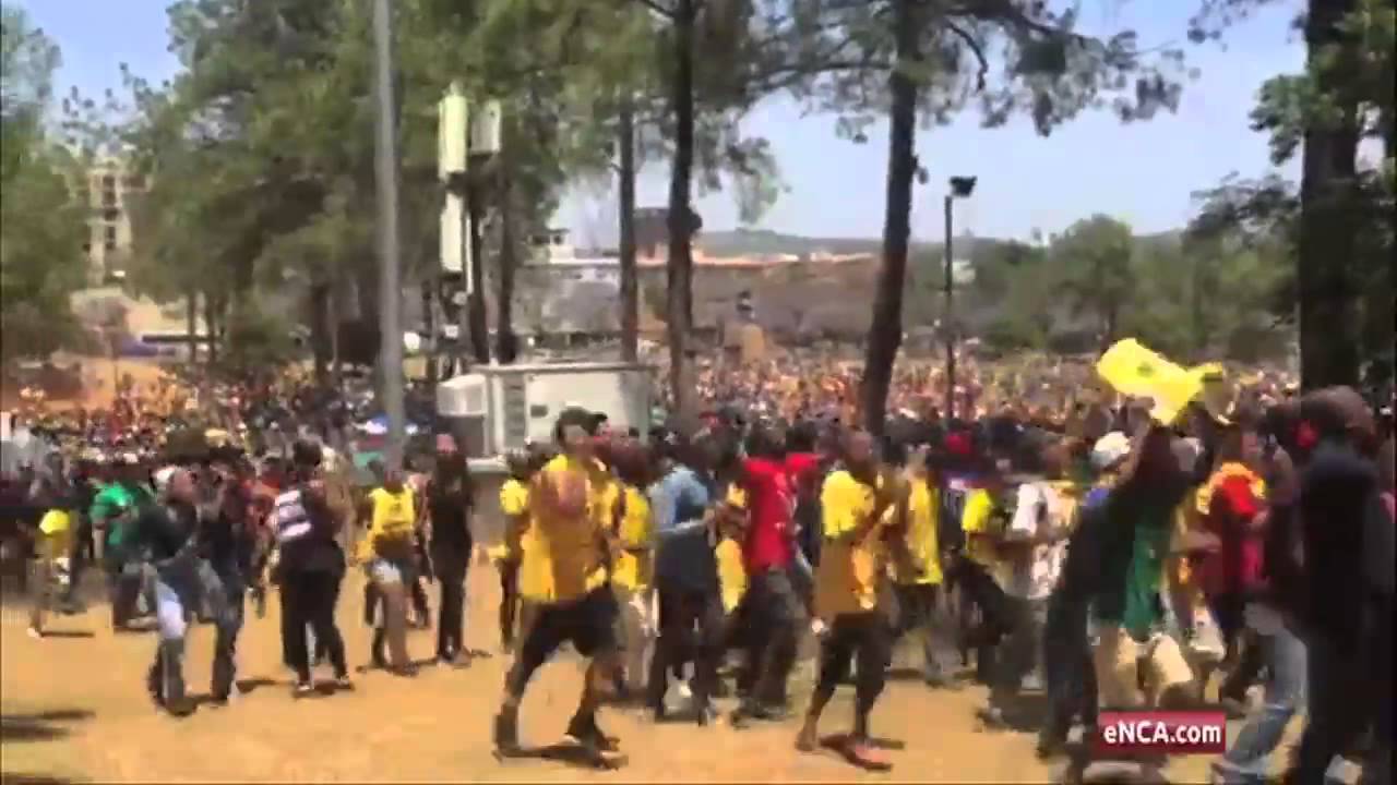 Thousands of students protest at Union Buildings - YouTube