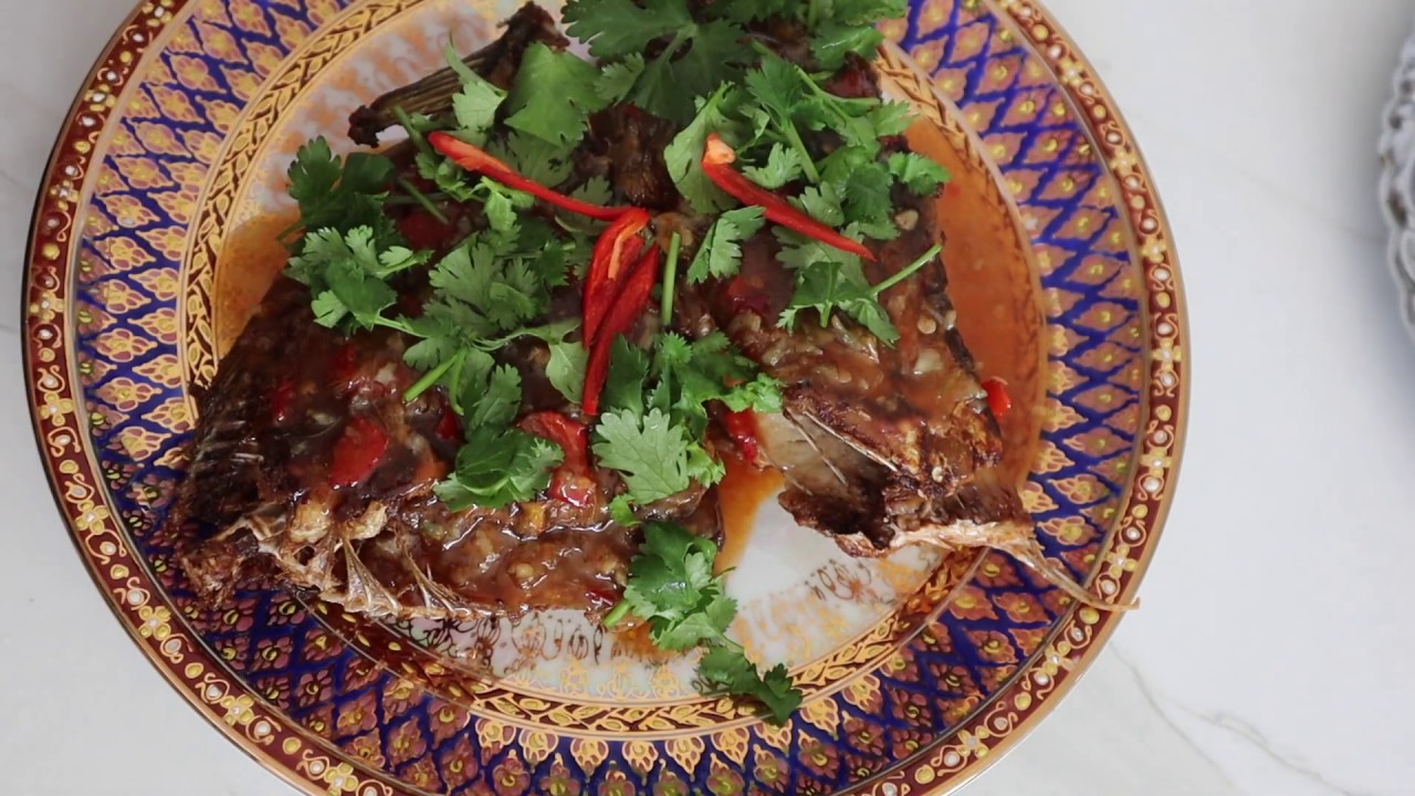 deep fried trevally fish with tamarind and sweet chilli sauce recipe ...