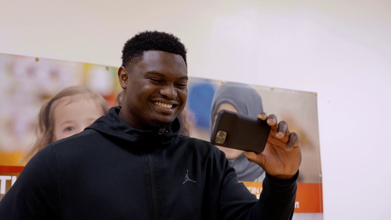 Zion Williamson facetimes w/ Gayle Benson after signing contract ...