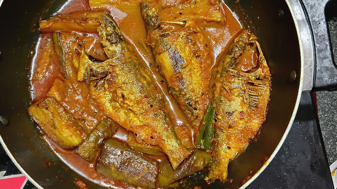 শীতের দিনে বেগুন আর খয়রা মাছ দিয়ে ঝোল এর স্বাদই আলাদা khoira machher ...