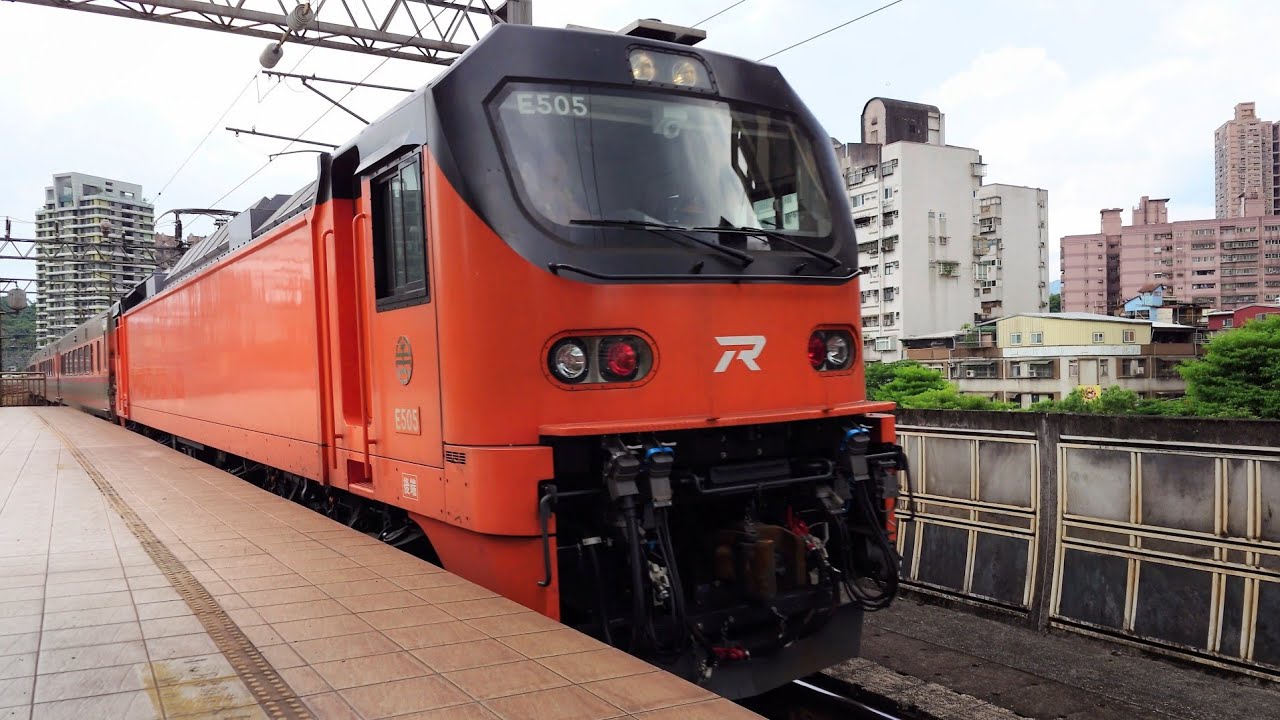 台湾鉄路E500型電気機関車8779次試運転列車南港行き汐止駅到着 Taiwan Railways Cl E500 EL Trial Run Train 8779 arr at Xizhi ...