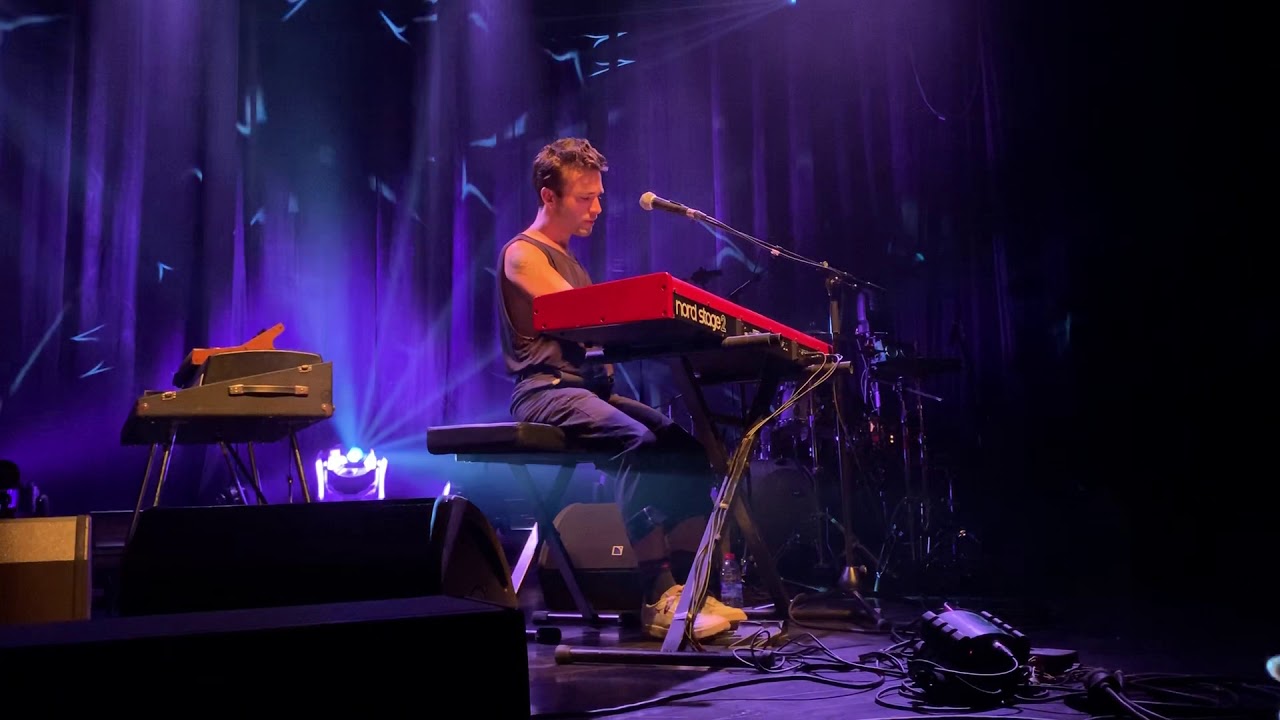 Chris Garneau « Relief » @ Metronum (Live in Toulouse) - YouTube