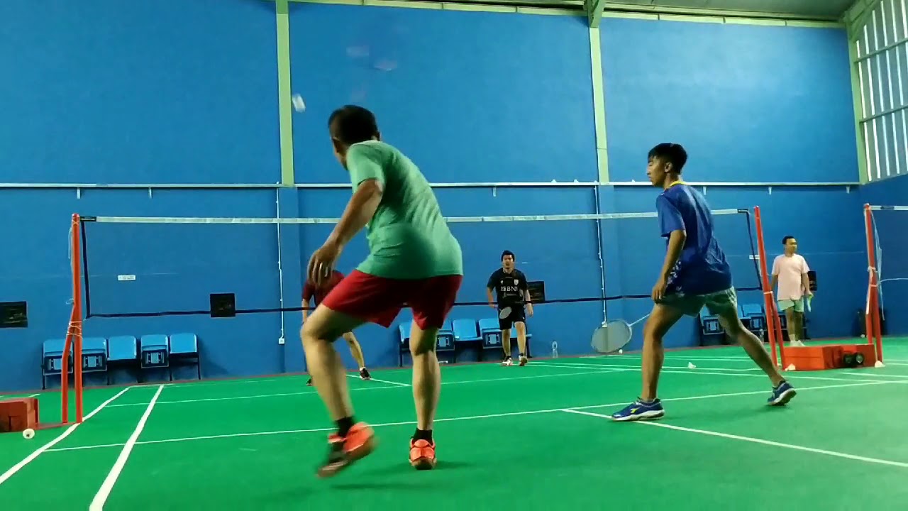 Belajar dari yang terbaik saat badminton - YouTube