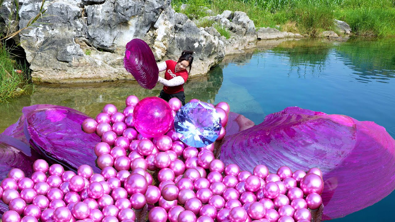 🎁😱Giant purple clams growing in deep pools, nurturing countless ...