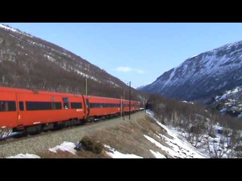 NSB tog på Dovrefjell - YouTube